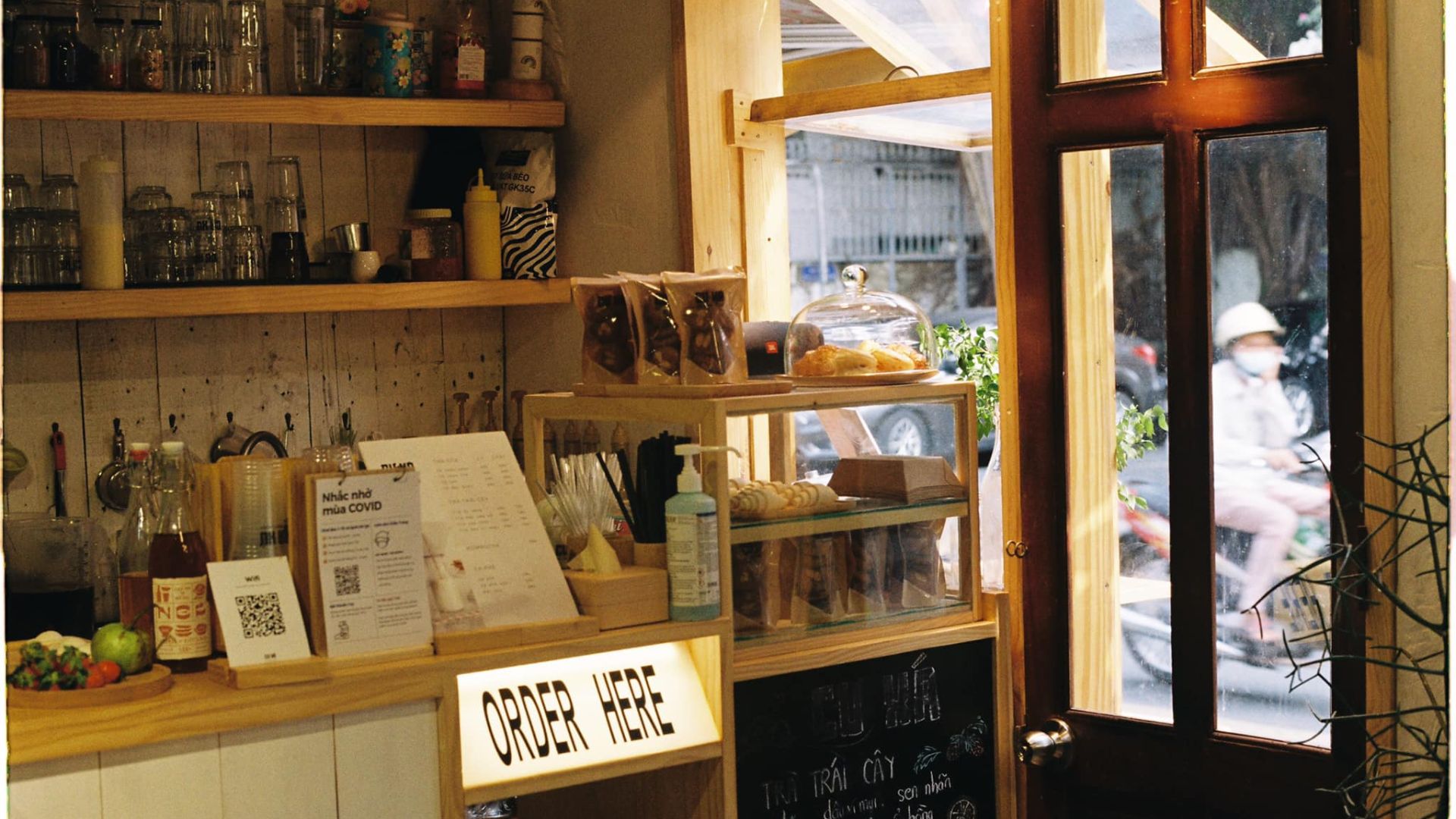 7 Rekomendasi Cafe Malang Yang Wajib Di Coba - JELAJAHNESIA.ID