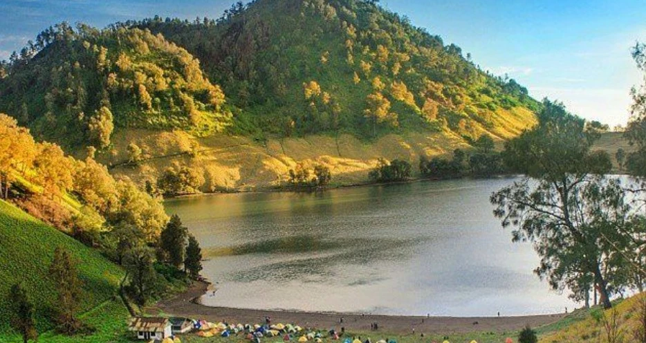 Menyusuri Keindahan Ranu Kumbolo Semeru: Surga Tersembunyi di Kaki Mahameru
